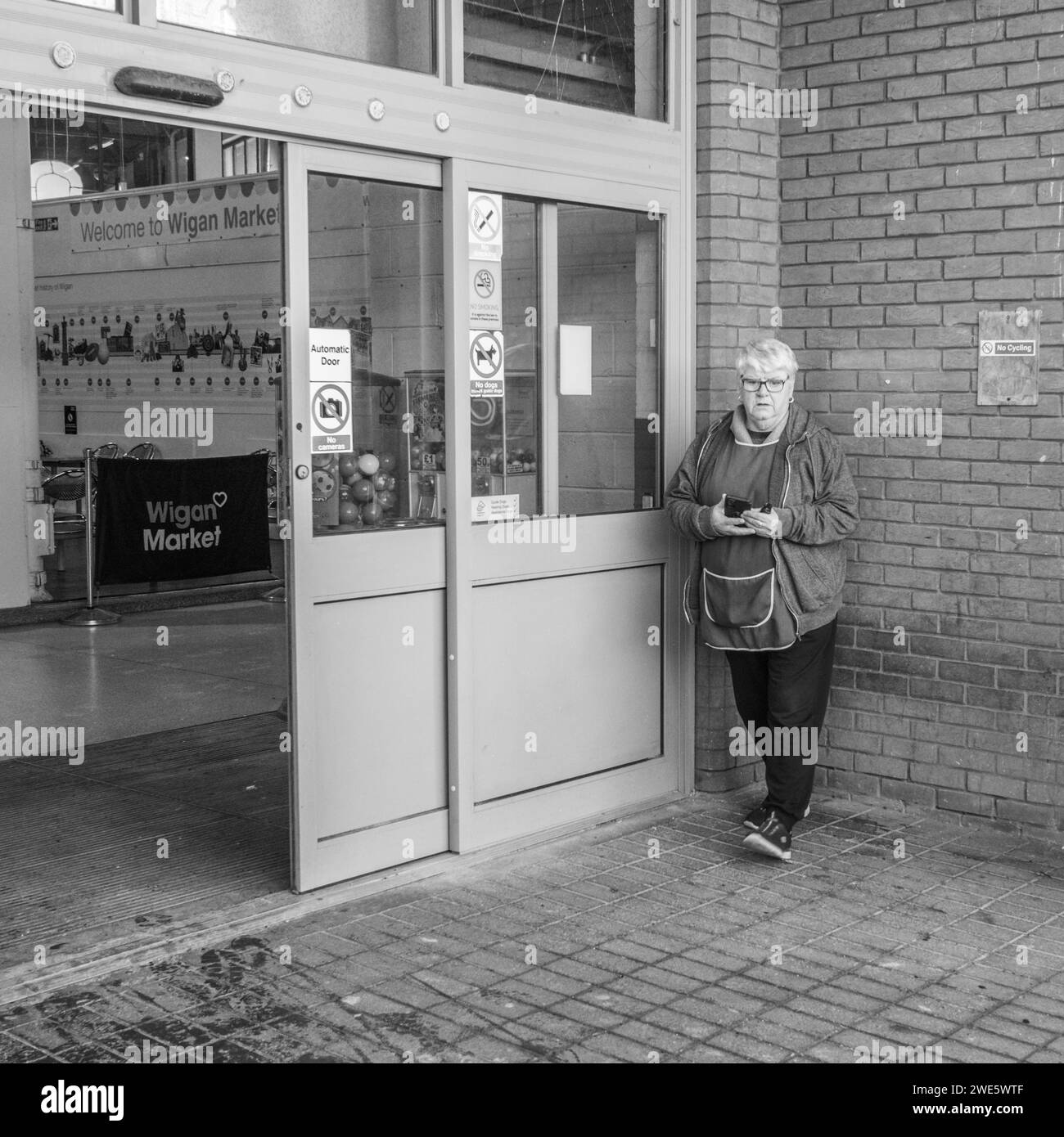 Liverpool and manchester city Black and White Stock Photos & Images - Alamy