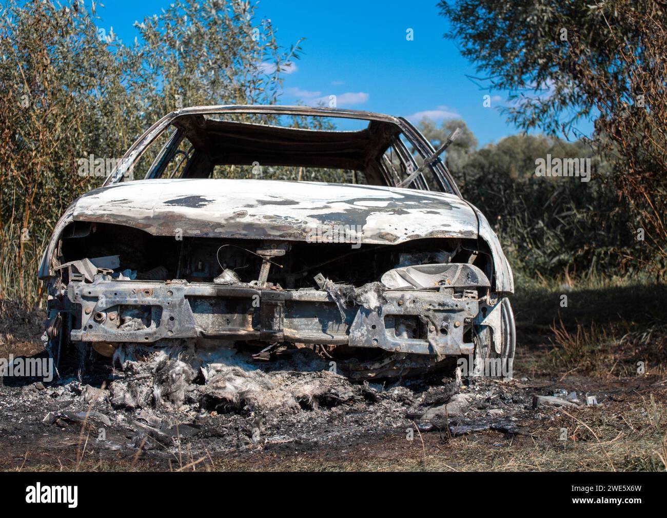 Burned down car hi-res stock photography and images - Alamy