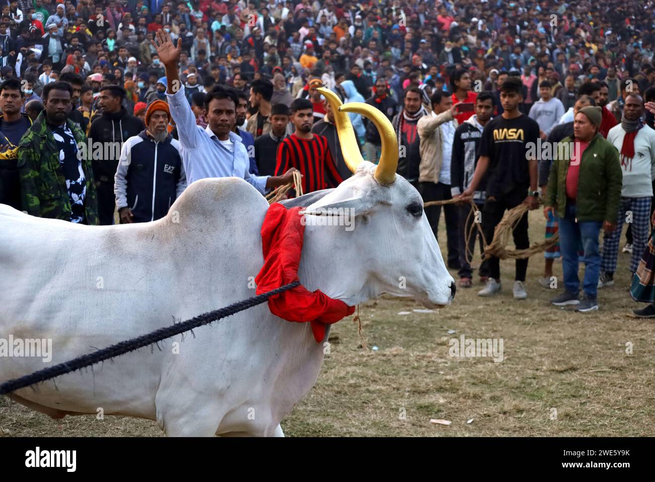 Nawabganj, Dhaka, Bangladesh. 23rd Jan, 2024. Thousands of people ...