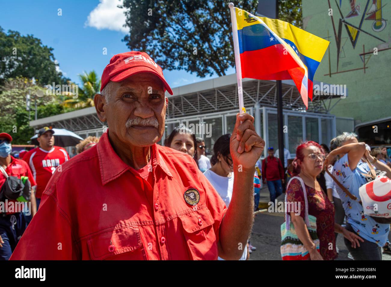 A man affects the Venezuelan government, walks on the marchThe ...
