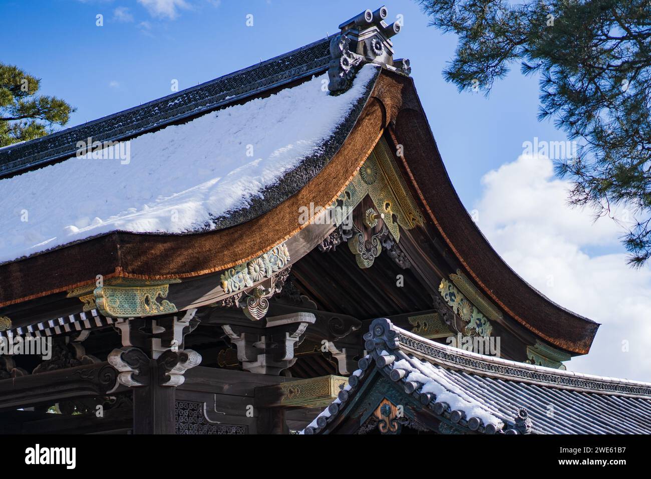 Decorative snow-covered roof panels with shin-tai shin Stock Photo - Alamy