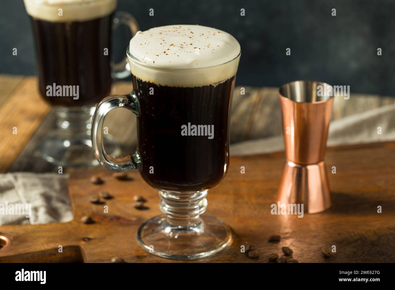 Irish coffee whiskey whisky cream hi-res stock photography and images ...