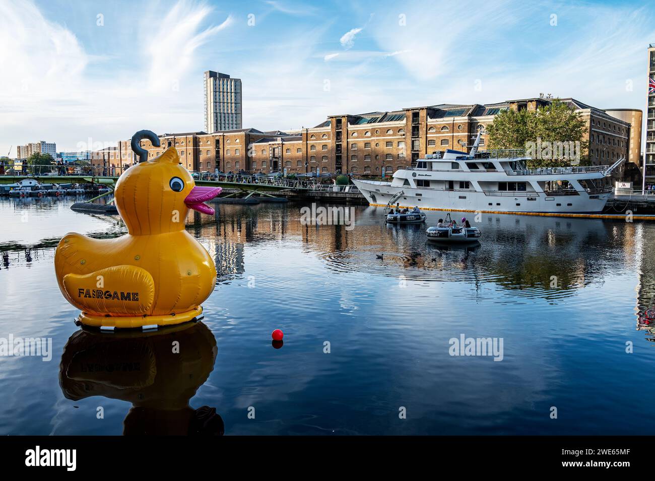 Giant yellow inflatable duck Canary Wharf, London, England Stock Photo ...