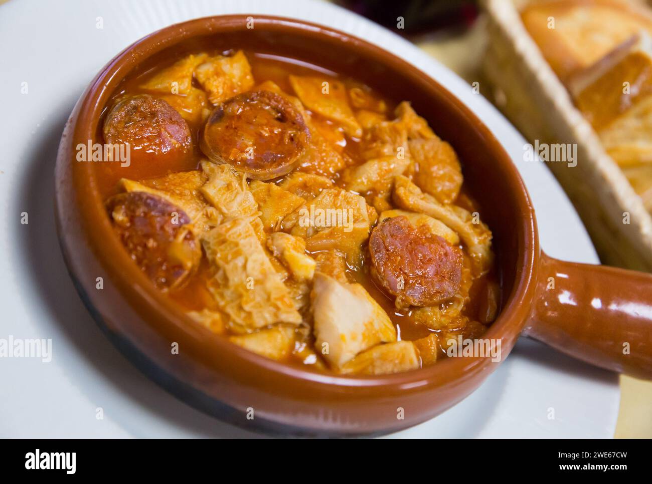 Callos in tomato sauce Stock Photo - Alamy