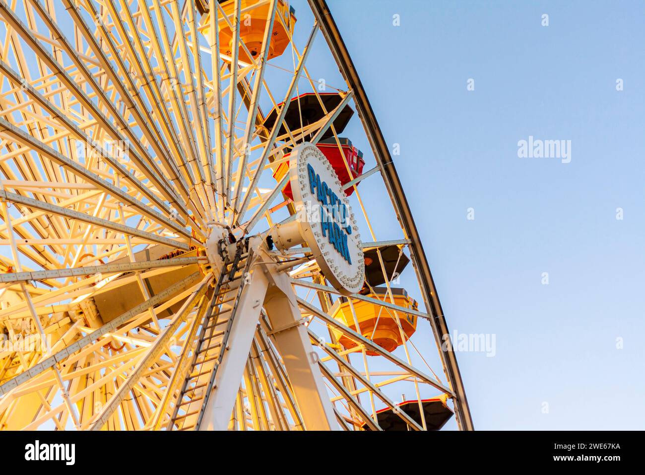 Pacific park with ferris wheel on the santa monica pier hi-res stock ...