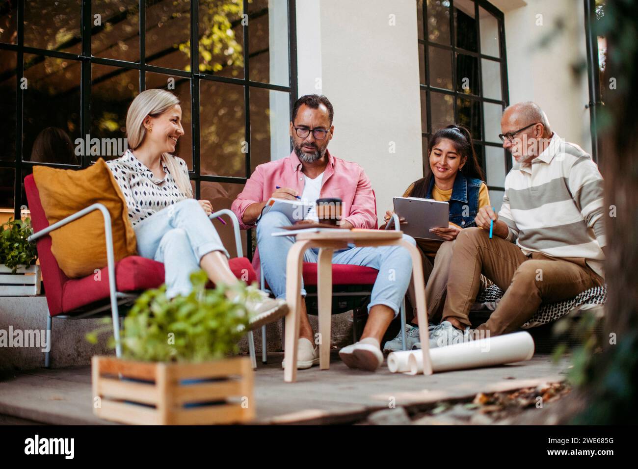 Community group, adult hi-res stock photography and images - Alamy