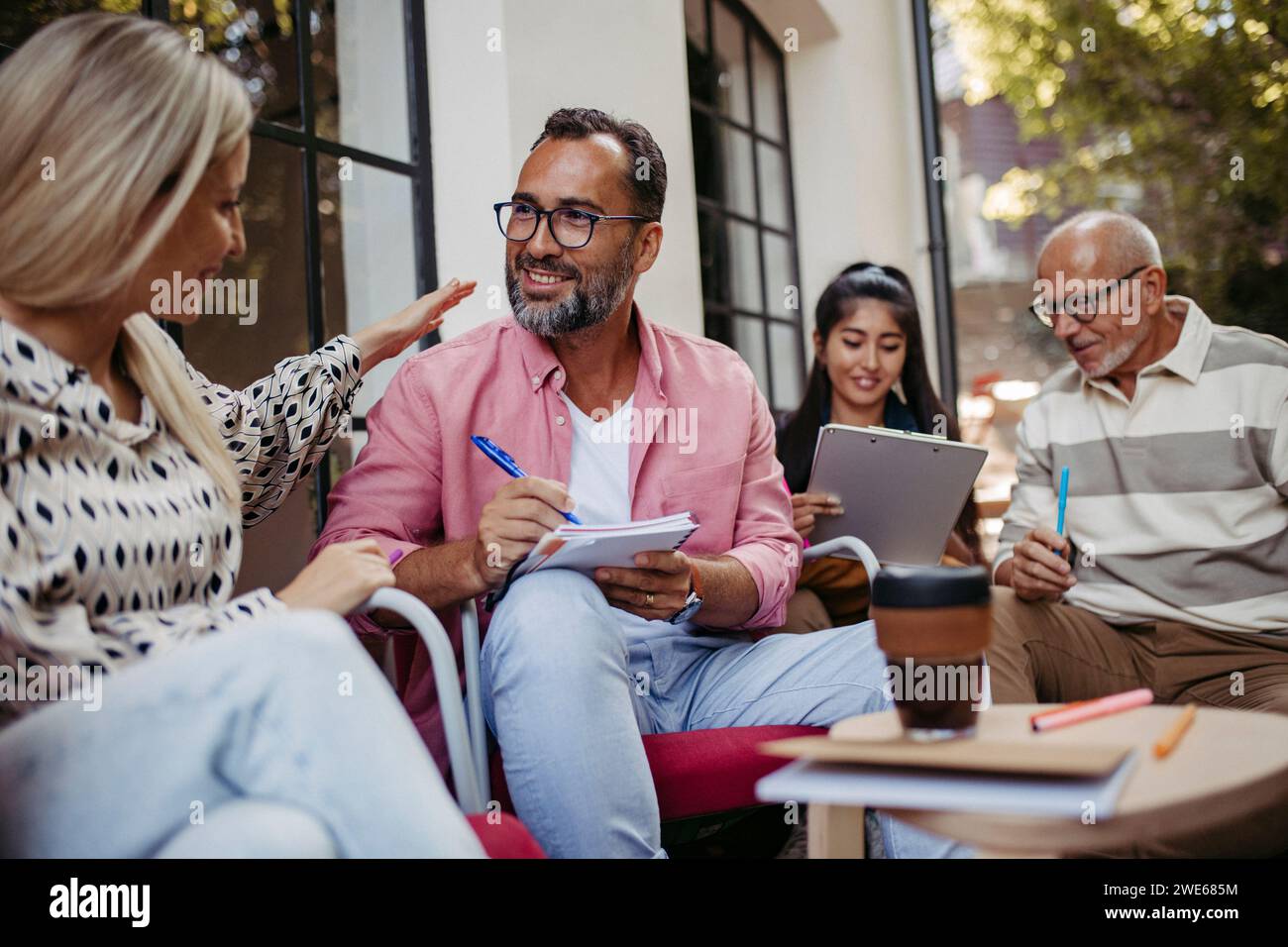 Community meeting hi-res stock photography and images - Alamy