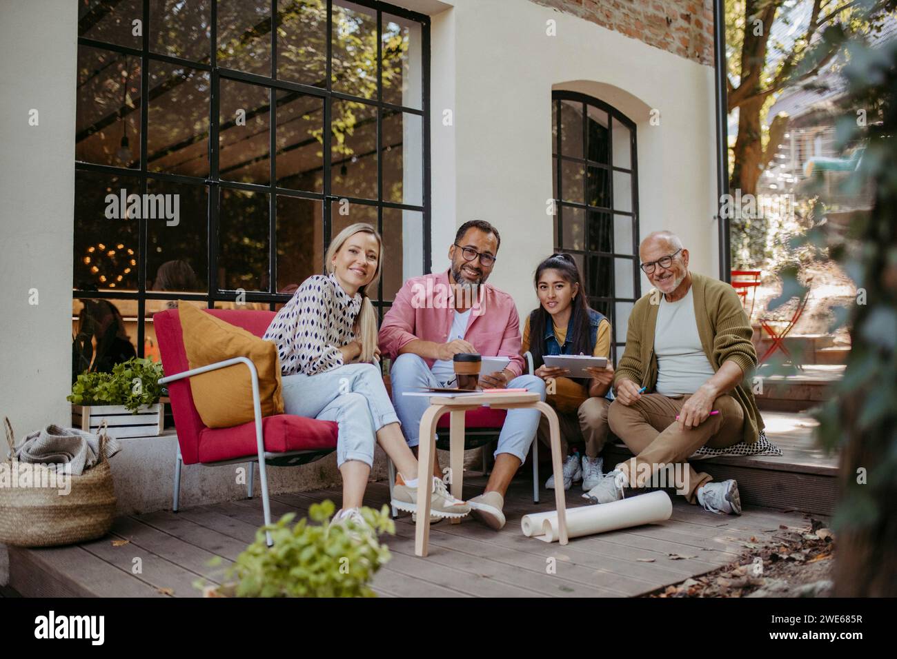 Woman community group people hi-res stock photography and images - Alamy