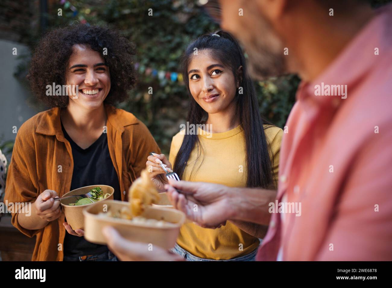 Happy smiling people having fun hi-res stock photography and images - Alamy