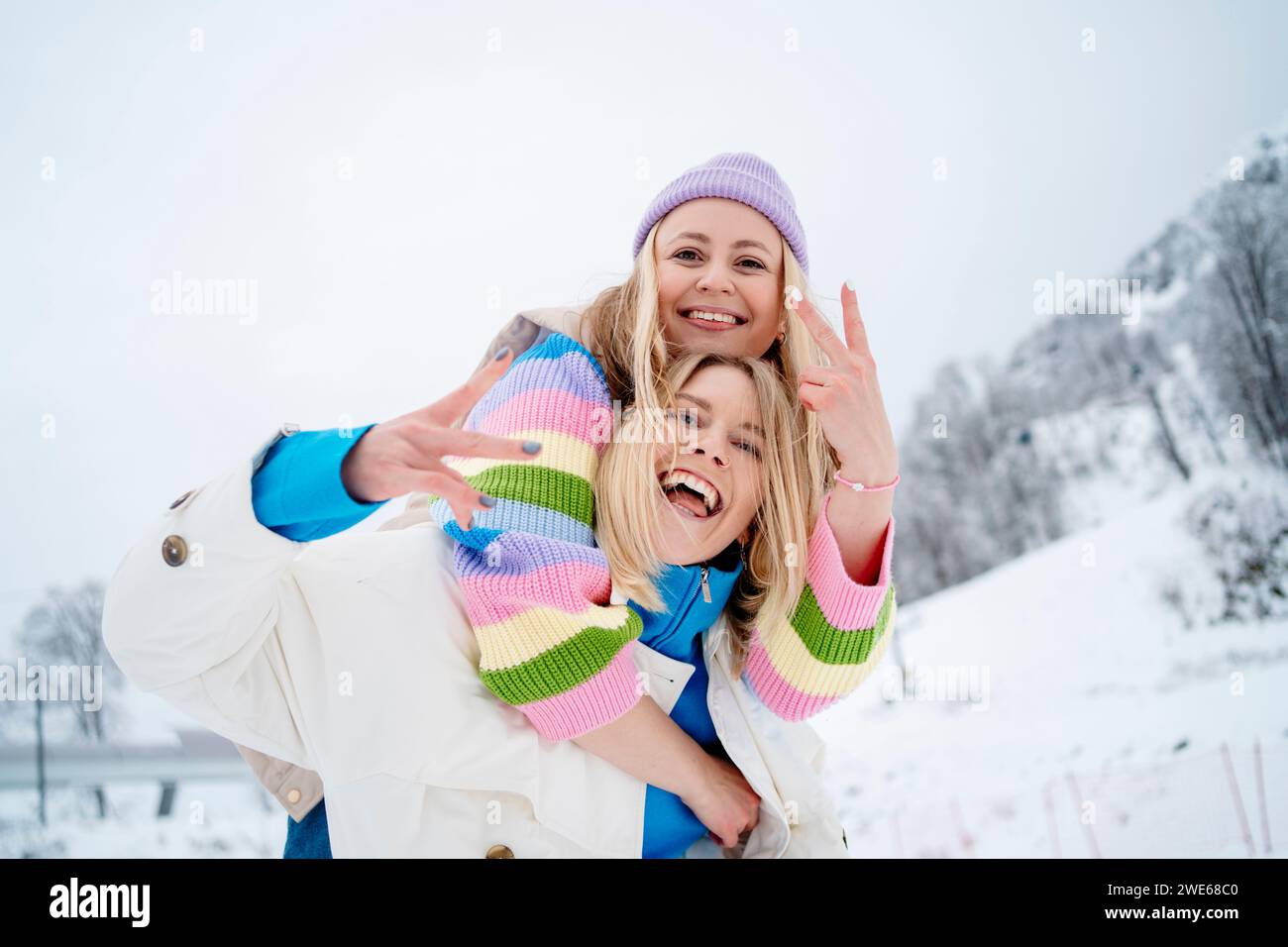 Woman giving peace sign hi-res stock photography and images - Alamy