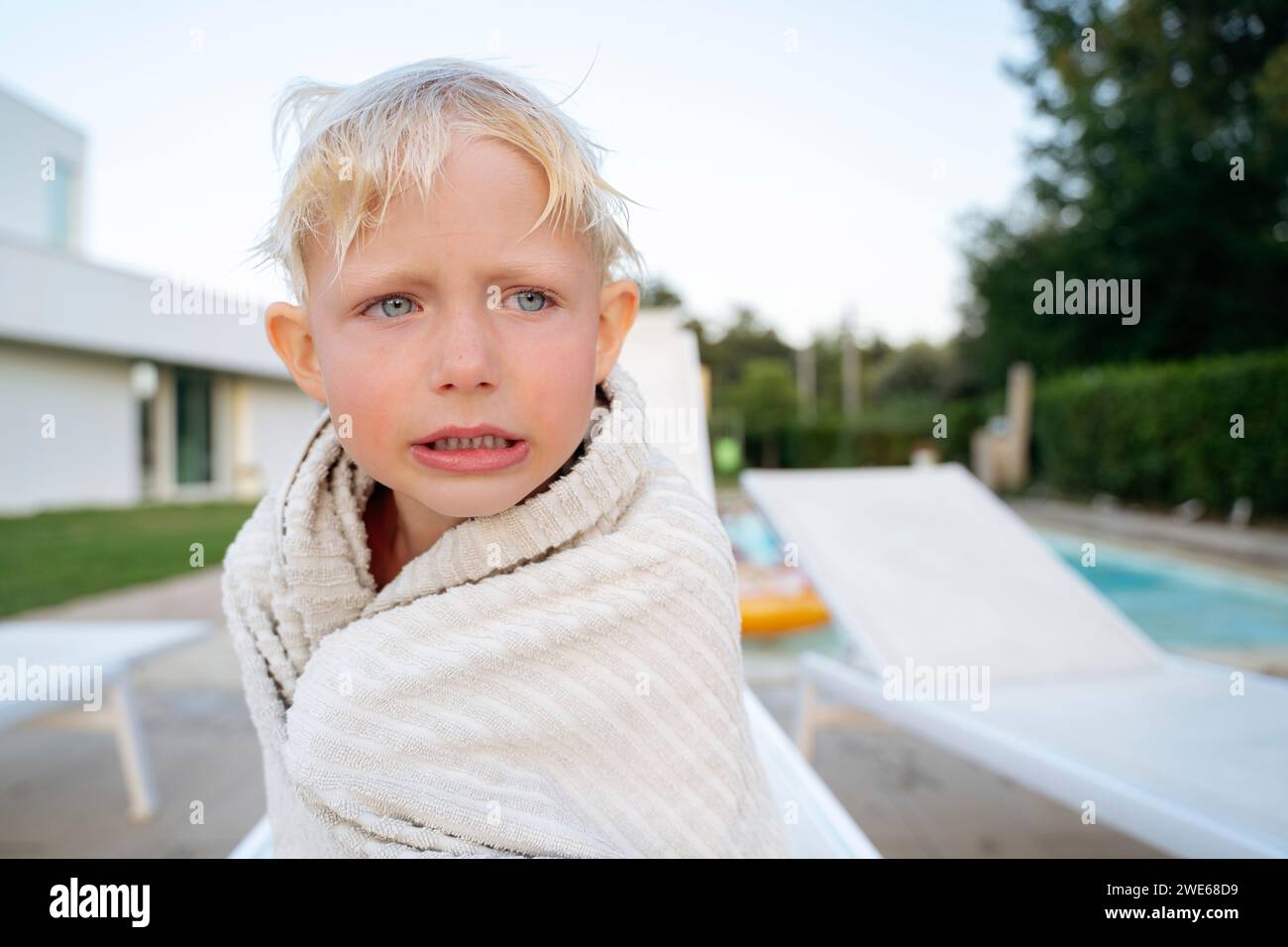 Shivering cold hi-res stock photography and images - Alamy