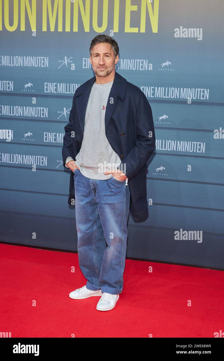 Benjamin Stadler - Premiere von EINE MILLION MINUTE im Zoo Palast ...