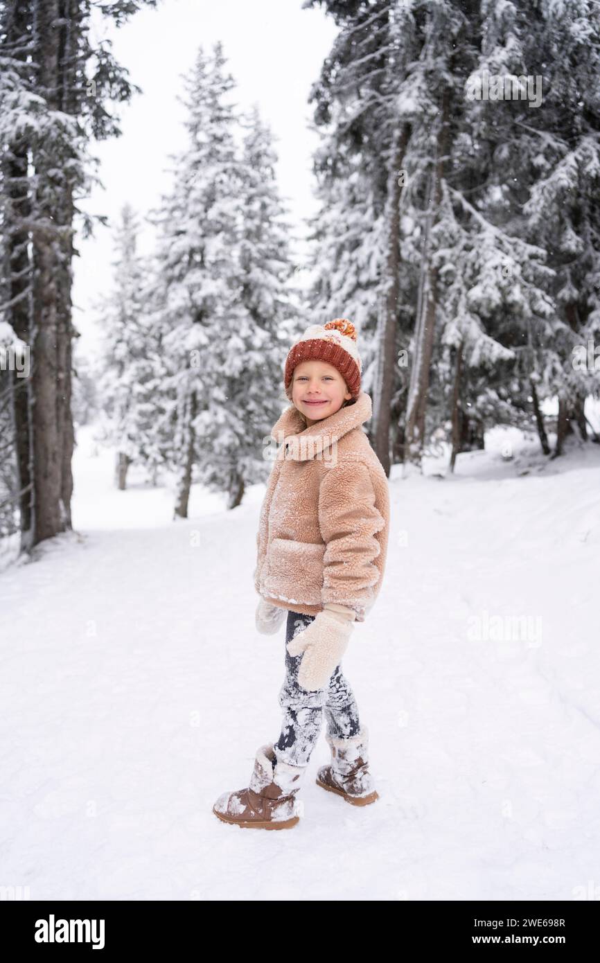 Girl pine hi-res stock photography and images - Alamy