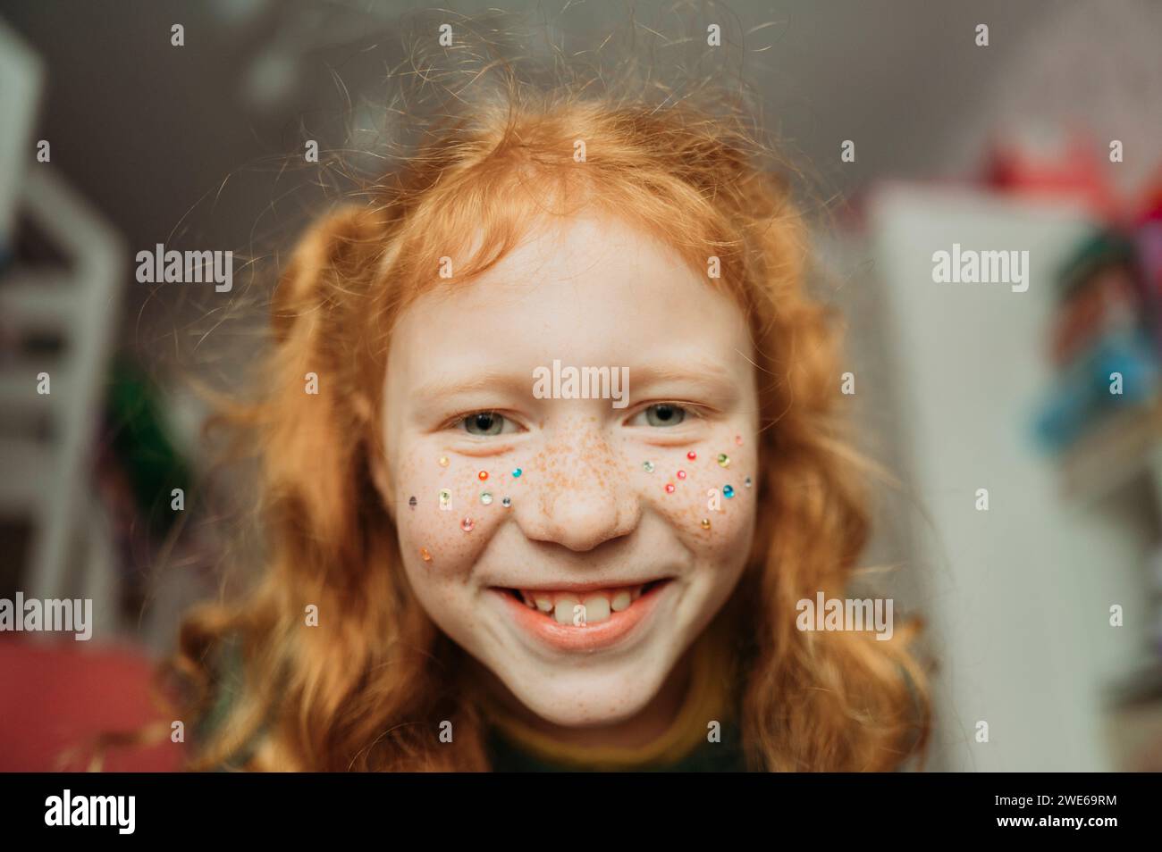 Sequins face hi-res stock photography and images - Alamy