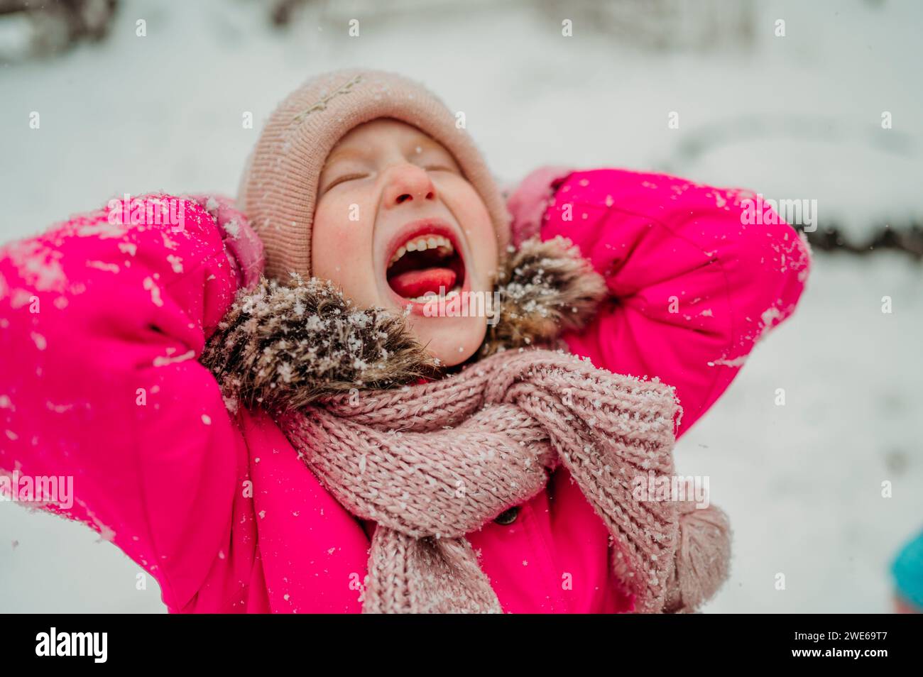 Open 7 day closed hi-res stock photography and images - Alamy