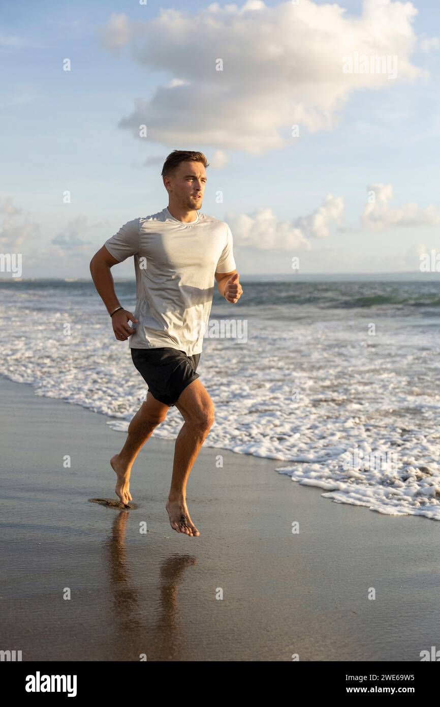 Jogging sea hi-res stock photography and images - Alamy