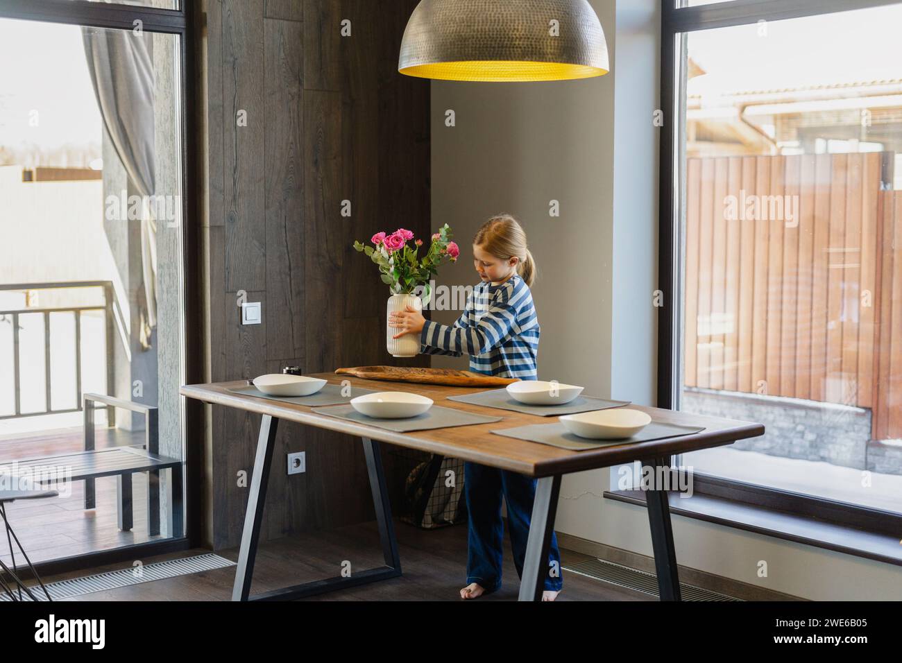 Girl arranging flower hi-res stock photography and images - Alamy