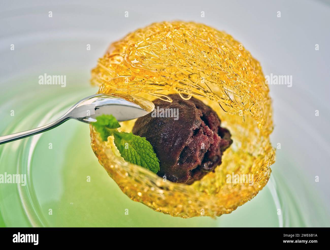 Spun sugar hi-res stock photography and images - Alamy