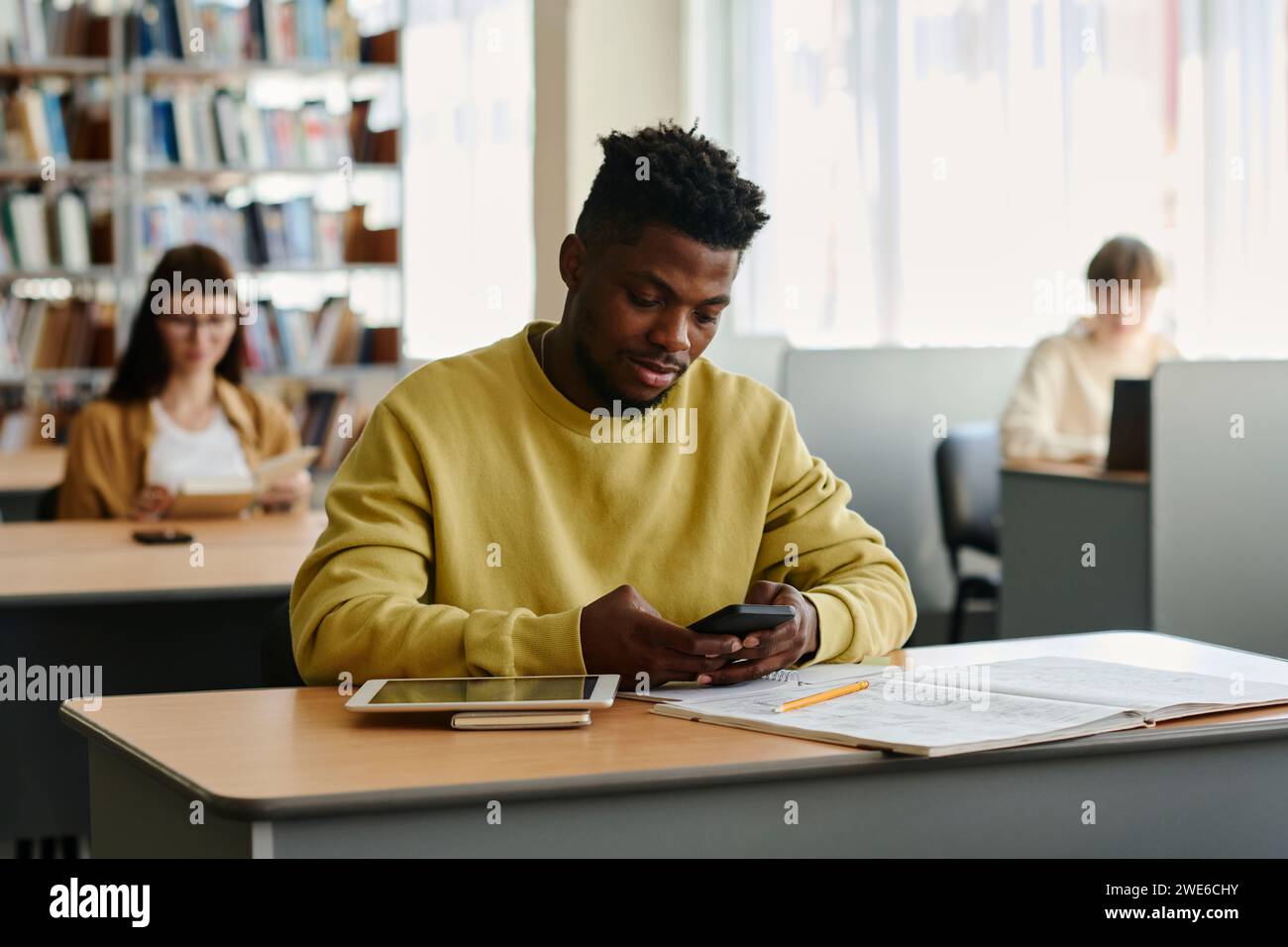 Using social media in library hi-res stock photography and images - Alamy