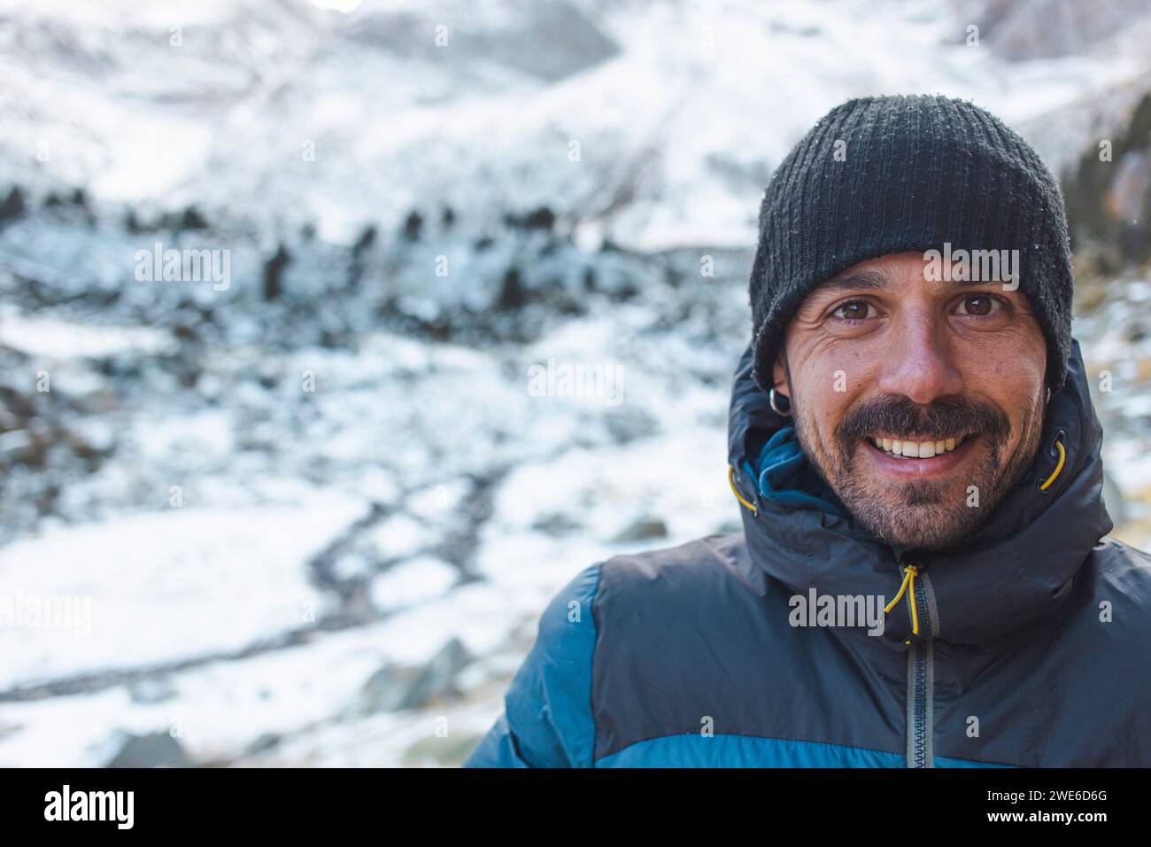 Man wearing cap in snow hi-res stock photography and images - Alamy