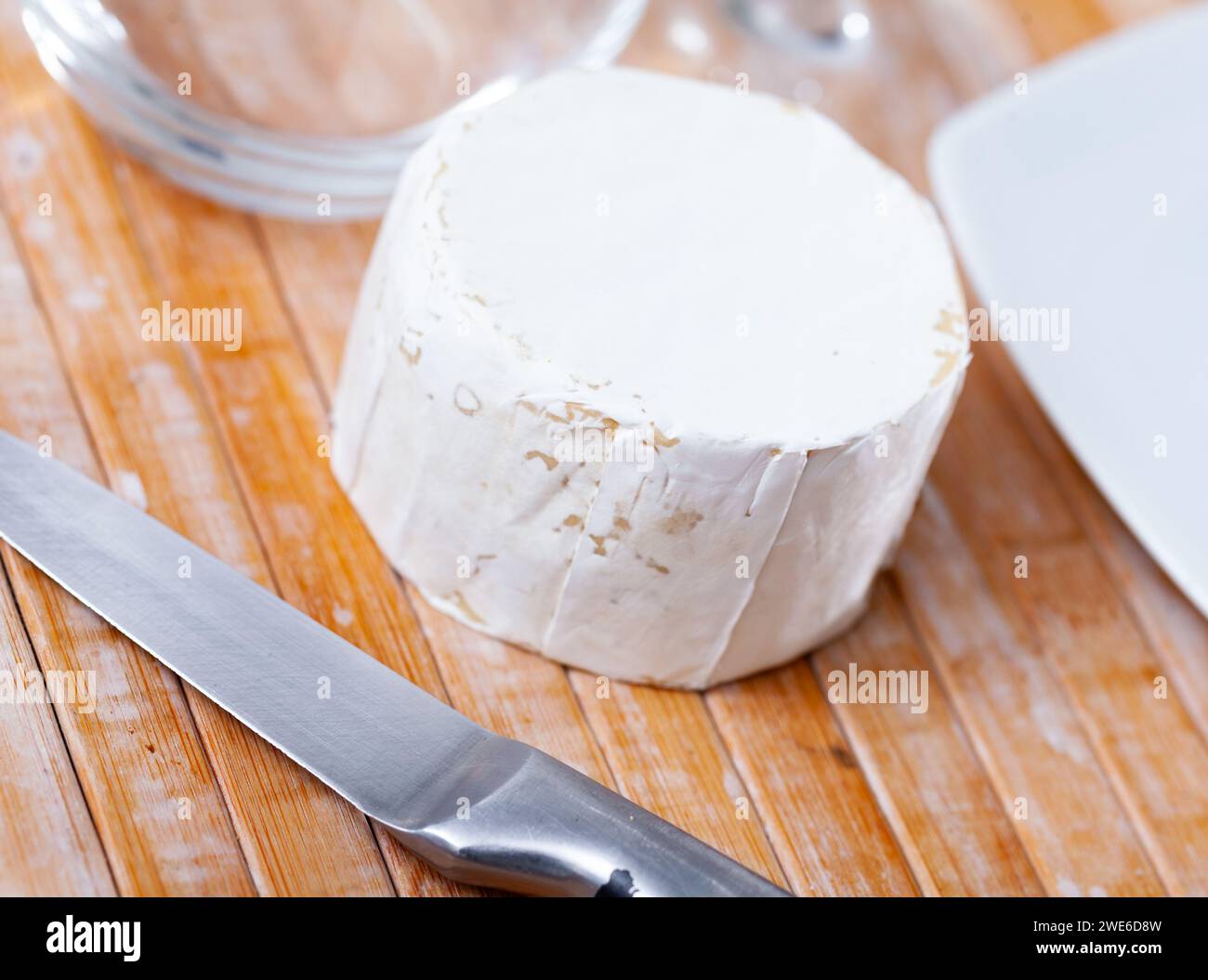 Whole wheel of piquant creamy blue cheese on cutting board Stock Photo ...