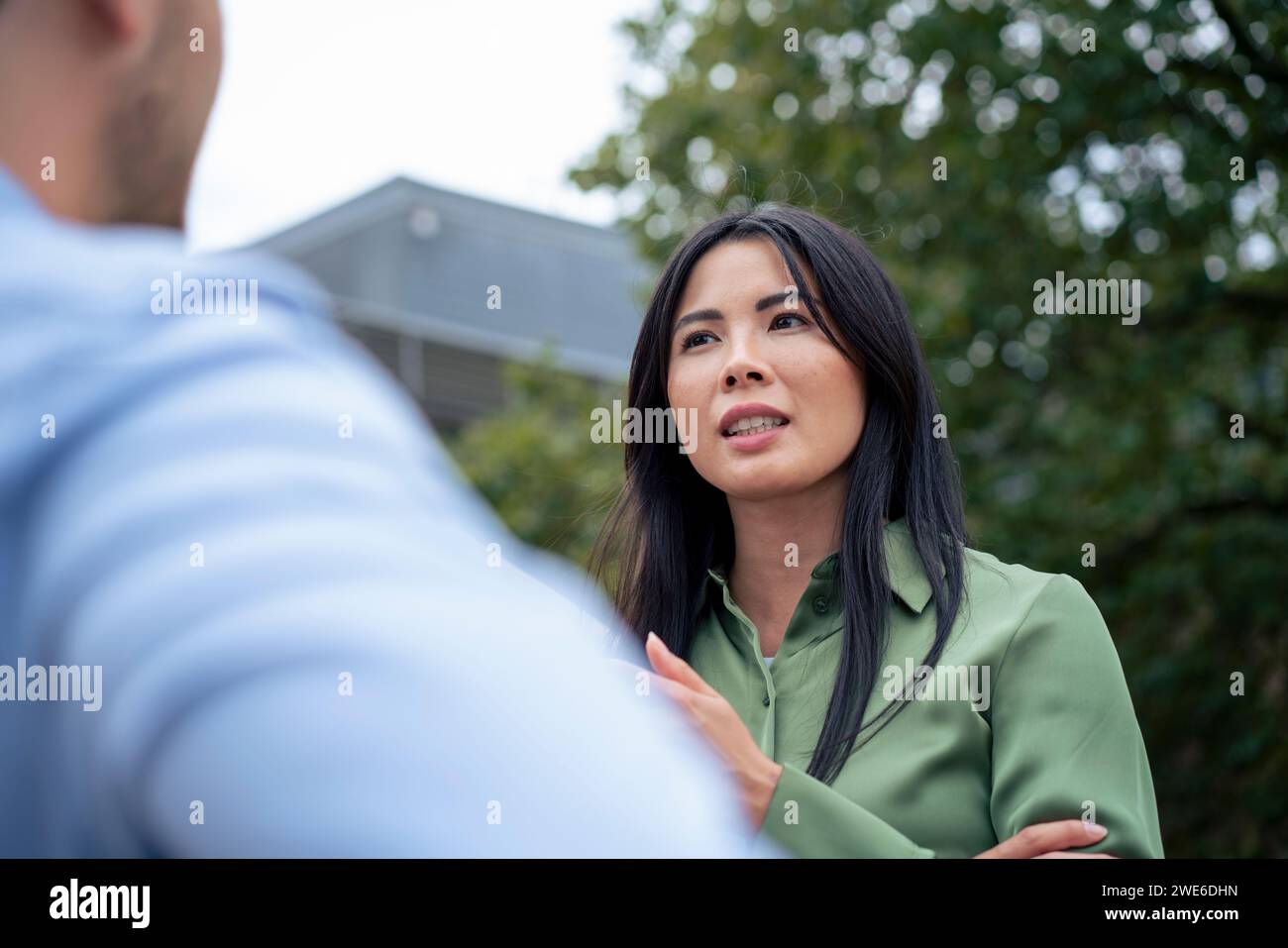 Talking chinese woman in hi-res stock photography and images - Alamy