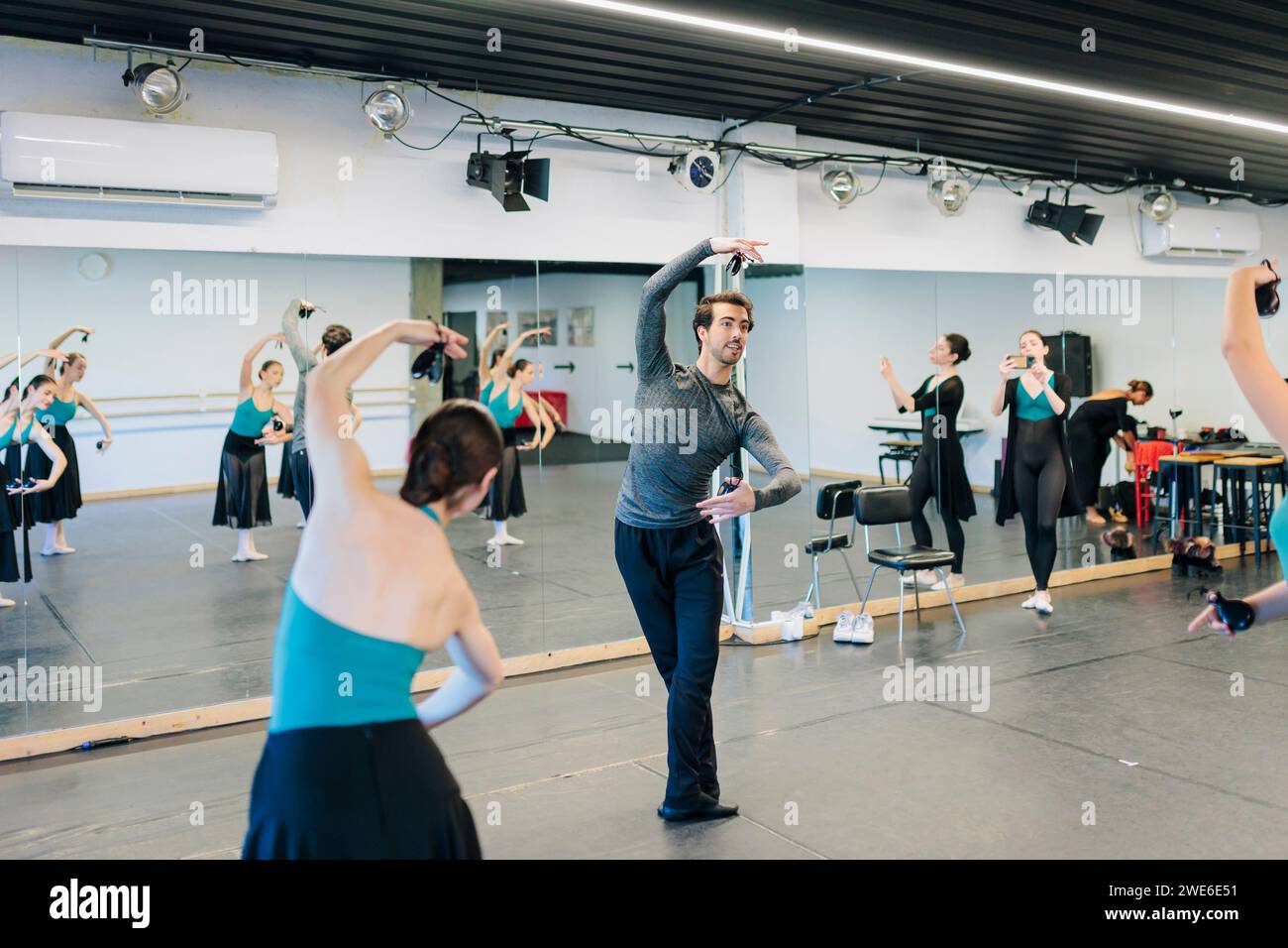 Teaching performance hi-res stock photography and images - Alamy