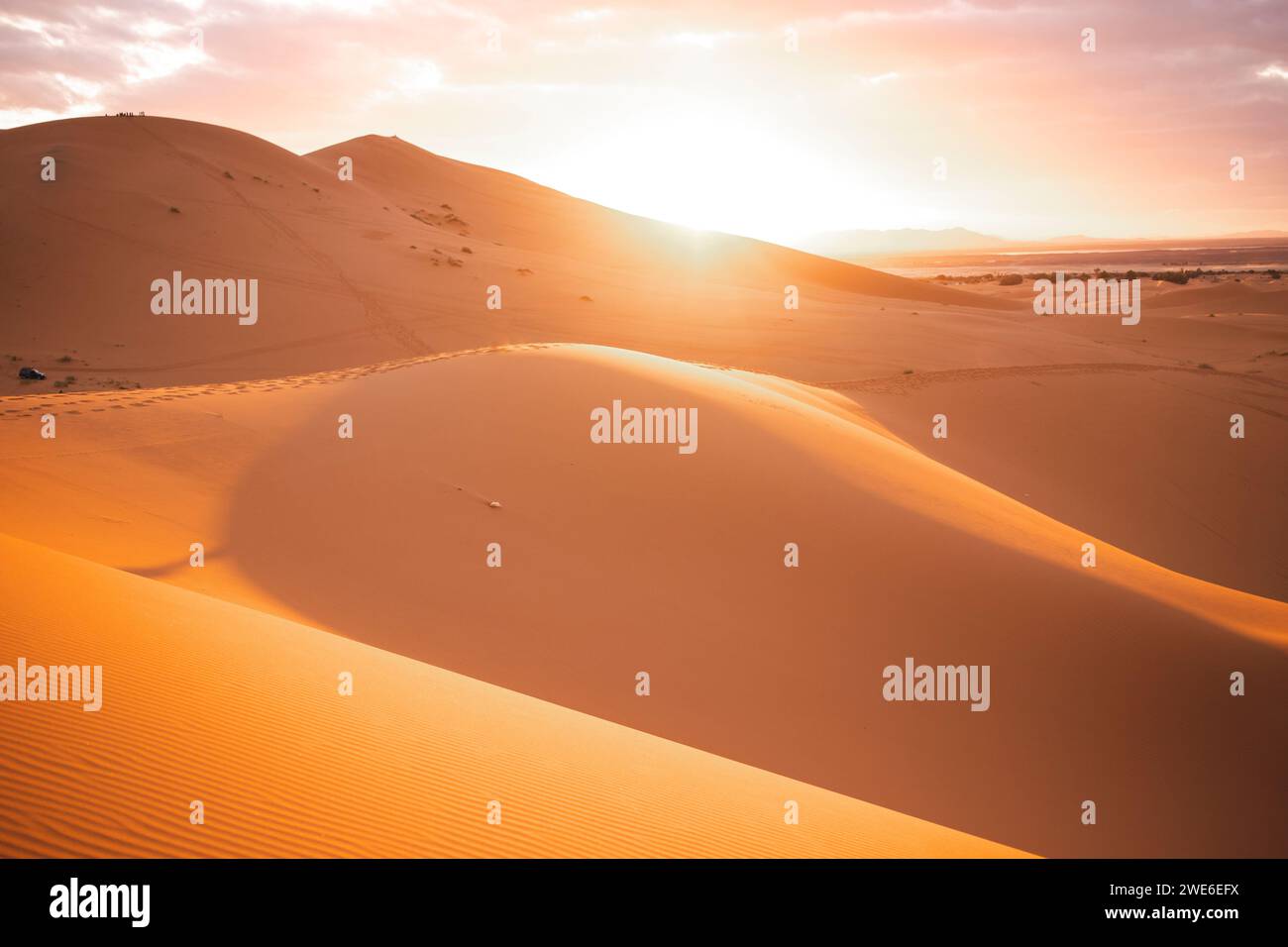 Sahara desert sand dunes sunset hi-res stock photography and images - Alamy