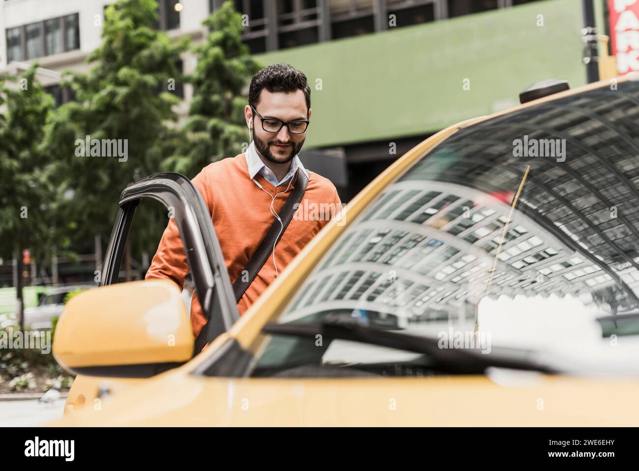 Getting into a taxi hi-res stock photography and images - Alamy