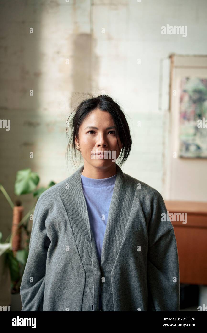 Standing art hi-res stock photography and images - Alamy