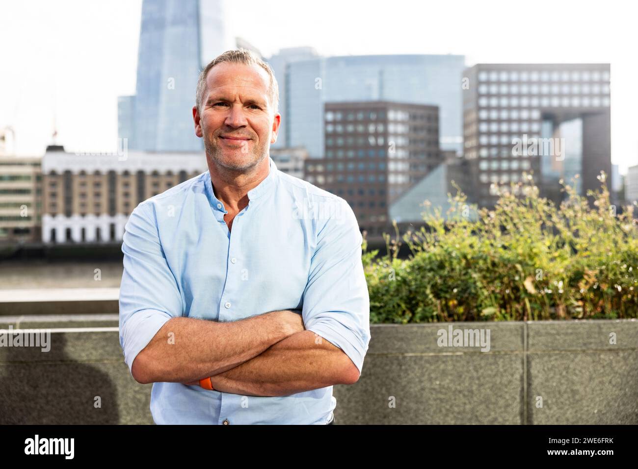 Businessman happy looking london england hi-res stock photography and ...