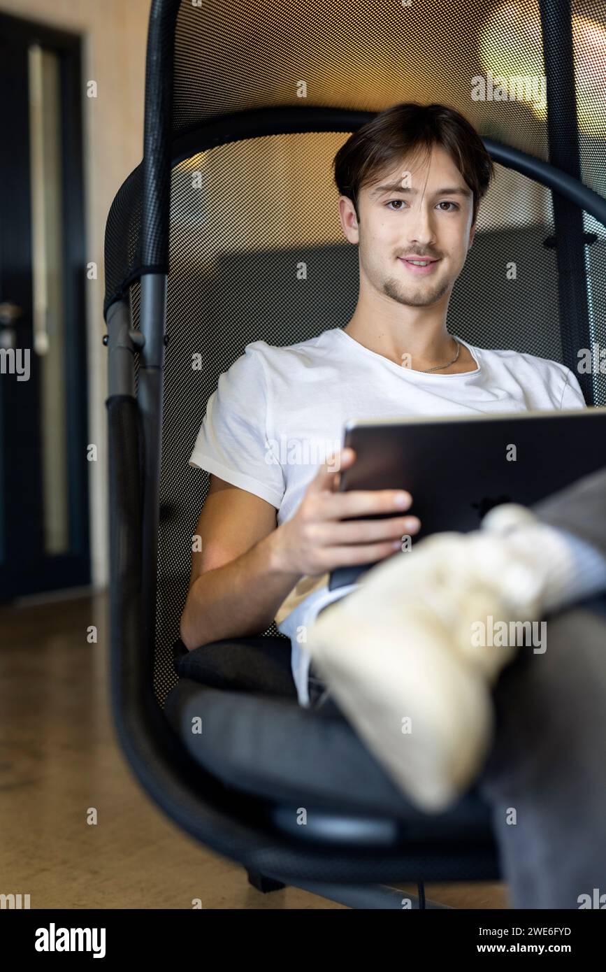 Computer sitting chair hi-res stock photography and images - Alamy