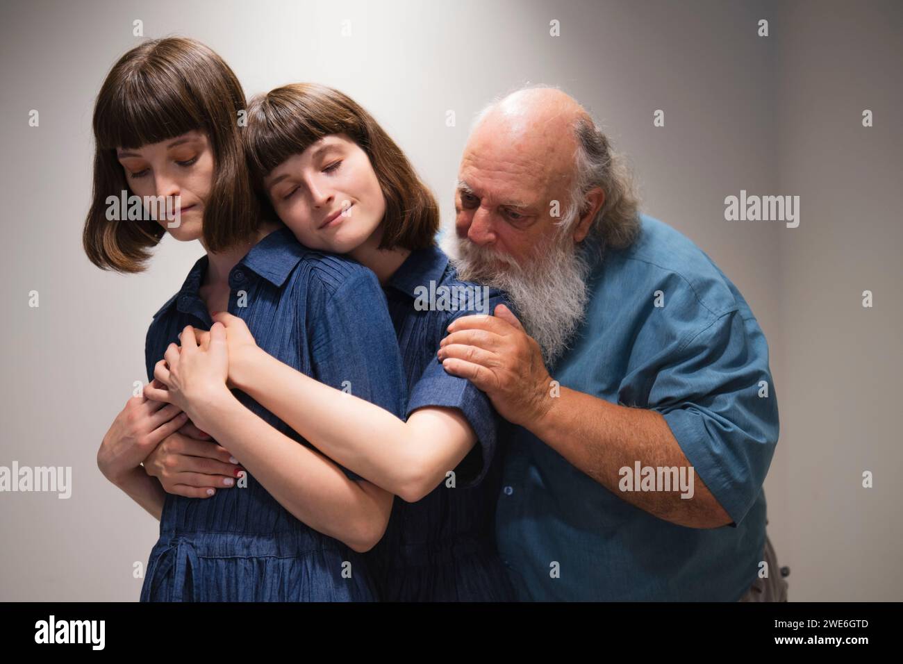 Parents consoling child hi-res stock photography and images - Alamy