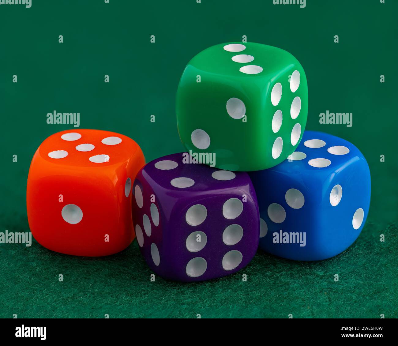 Tetrahedral dice hi-res stock photography and images - Alamy Tetrahedral dice hi-res stock photography and images - Alamy