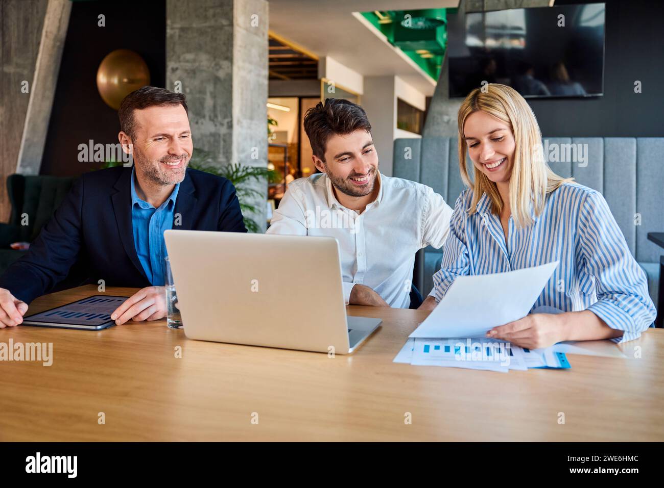 Data analysis people hi-res stock photography and images - Alamy