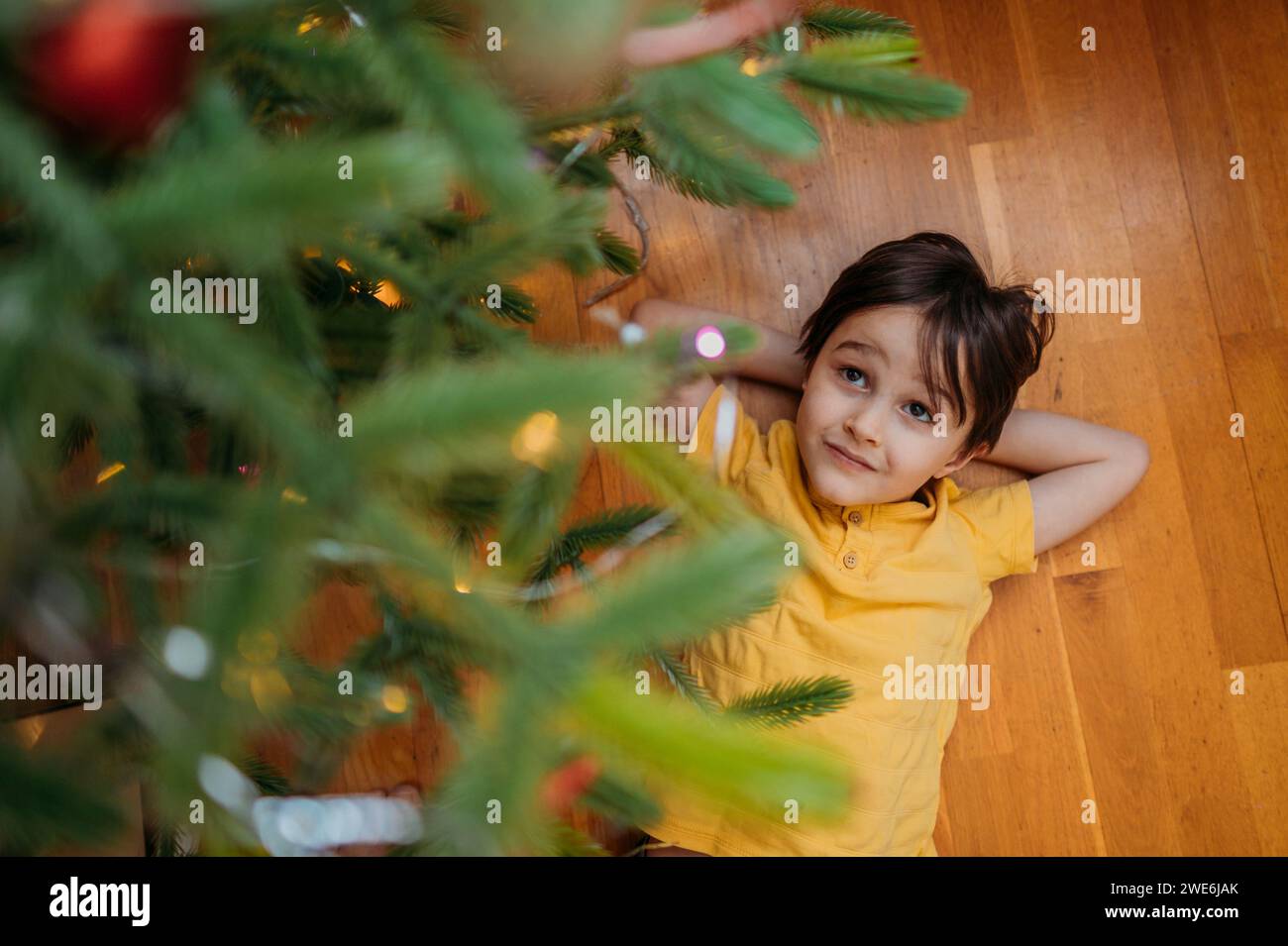 Children lying under tree hi-res stock photography and images - Alamy