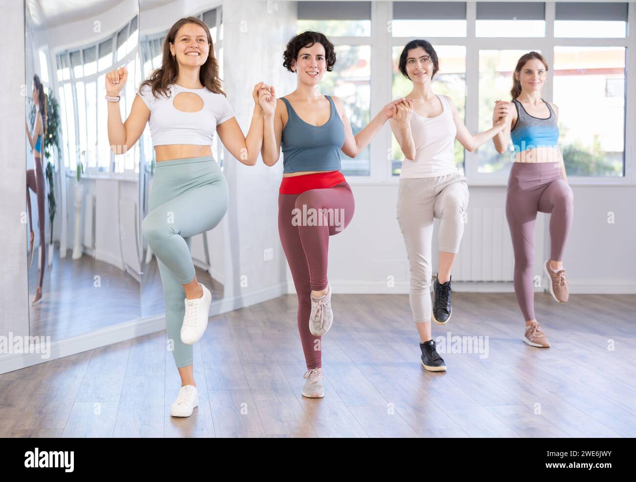 Greek syrtaki dance hi-res stock photography and images - Alamy