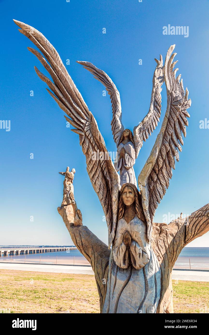 Angel Tree carving by Dayle Lewis on the beach in Bay St. Louis ...