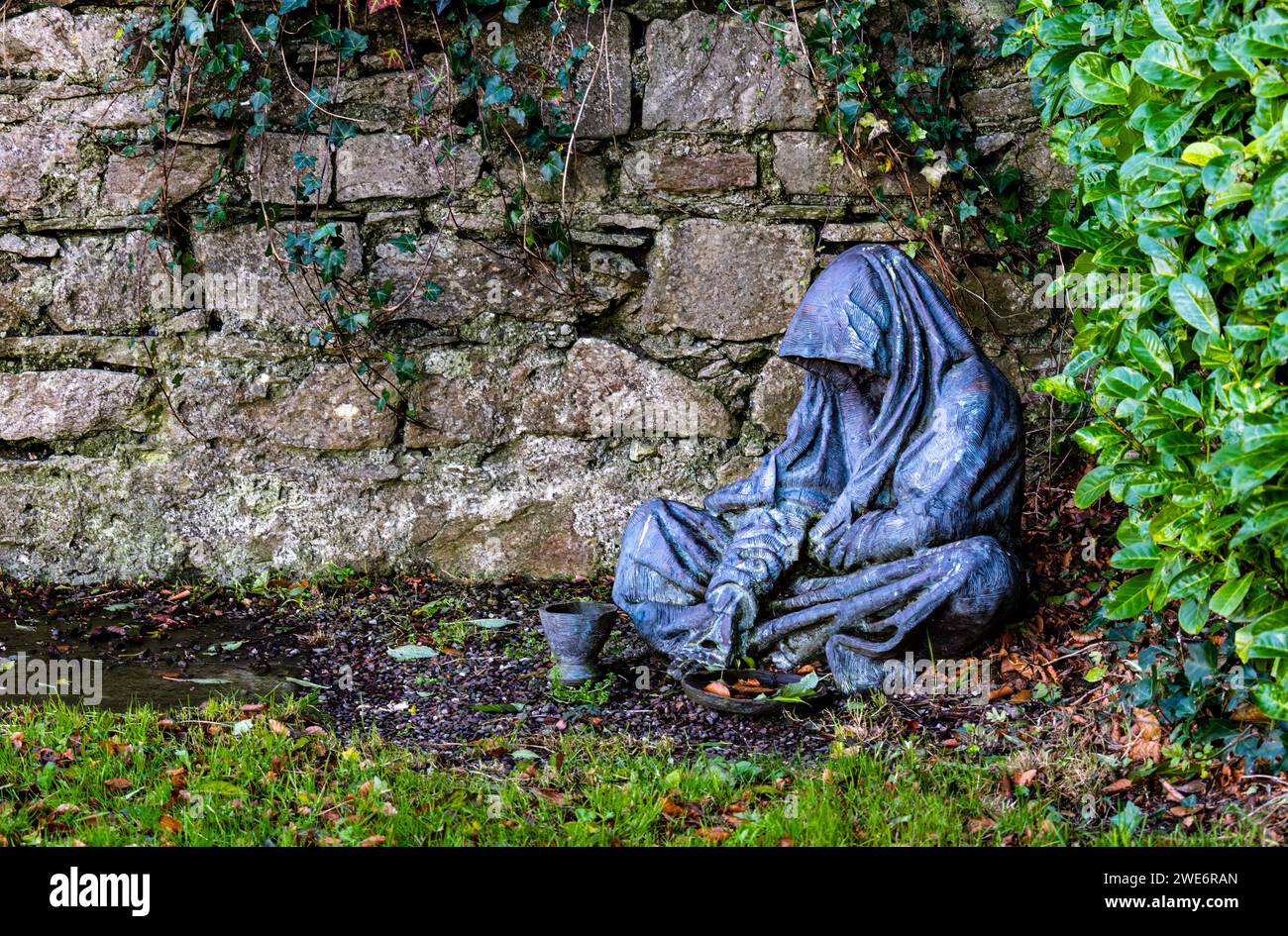 Cloaked figure hi-res stock photography and images - Alamy