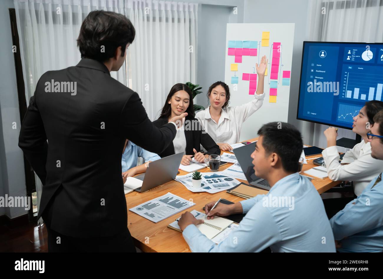 Insightful discussion hi-res stock photography and images - Alamy