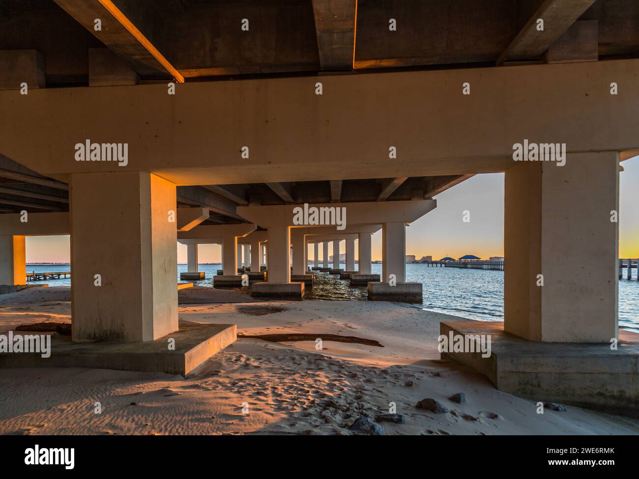 Six lane highway hi-res stock photography and images - Alamy