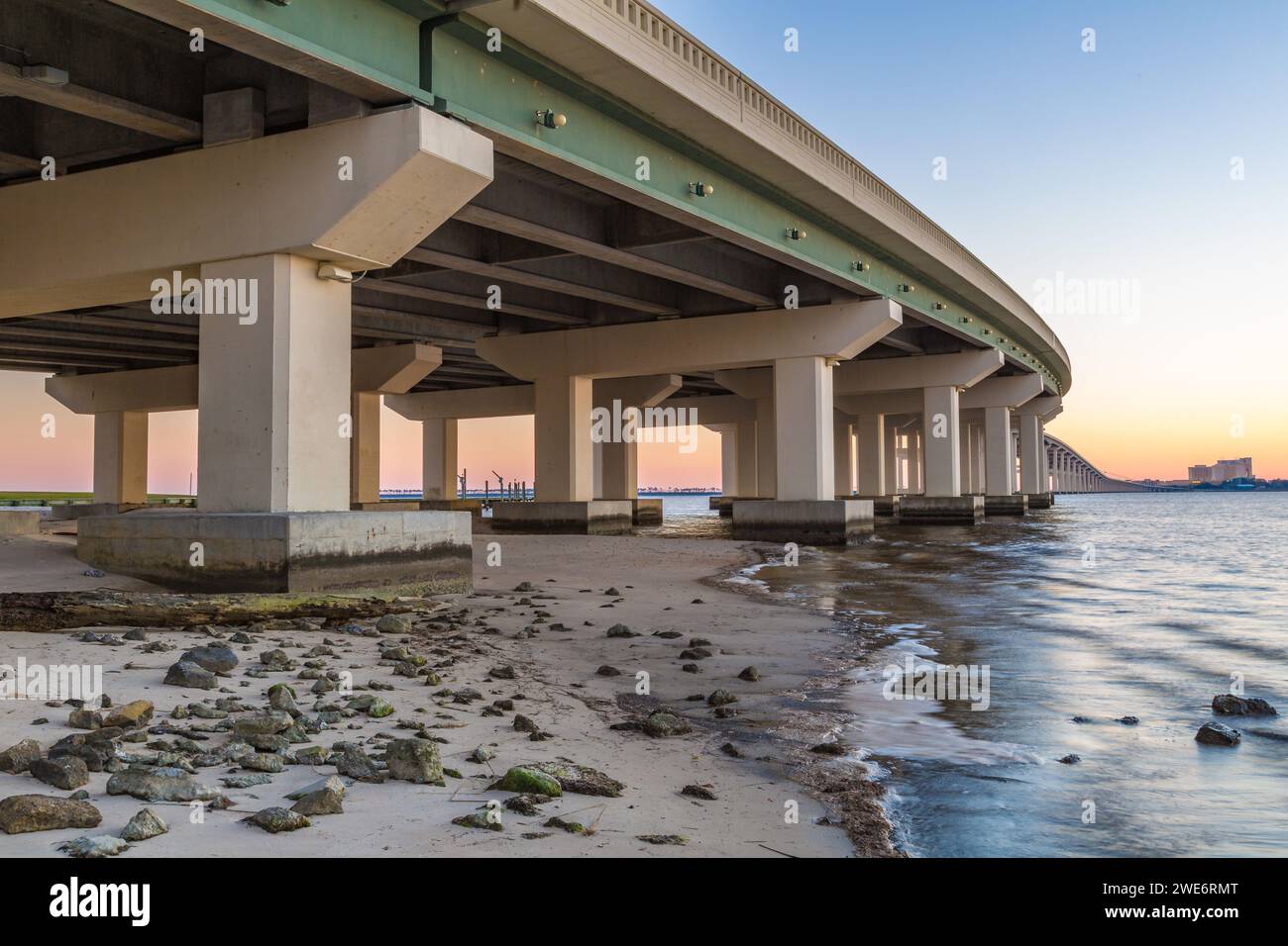 Six lane highway hi-res stock photography and images - Alamy