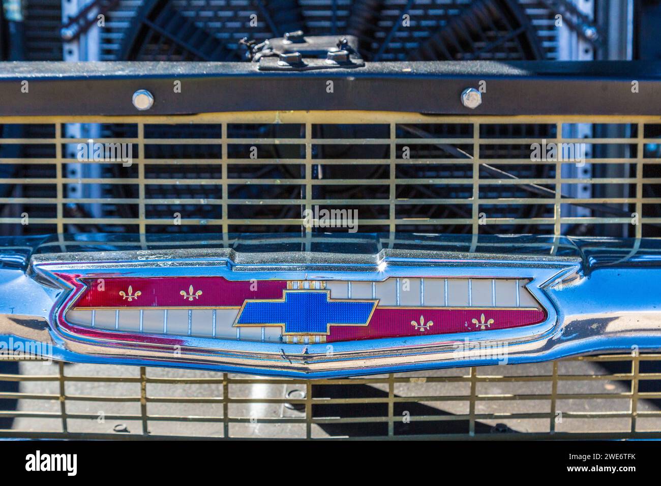 Chevy grill and emblem hi-res stock photography and images - Alamy