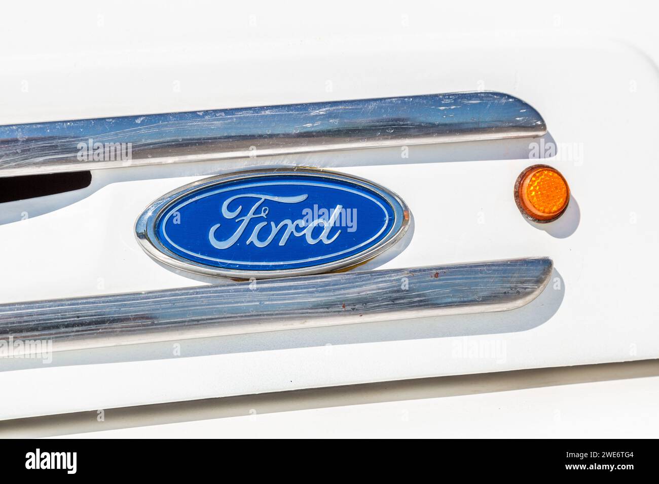 Ford emblem hi-res stock photography and images - Alamy