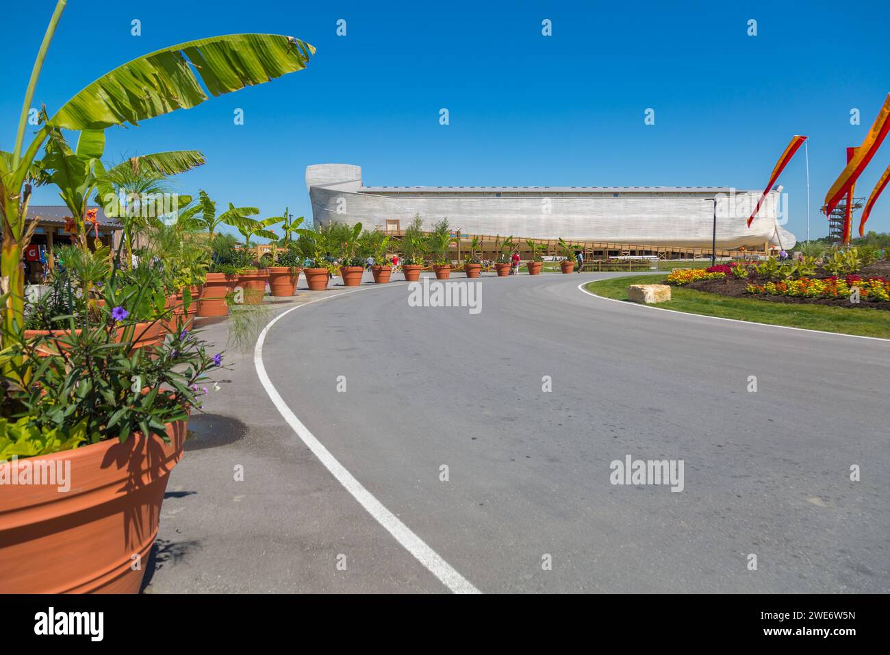 Life-size replica of Noah's Ark at the Ark Encounter historically ...