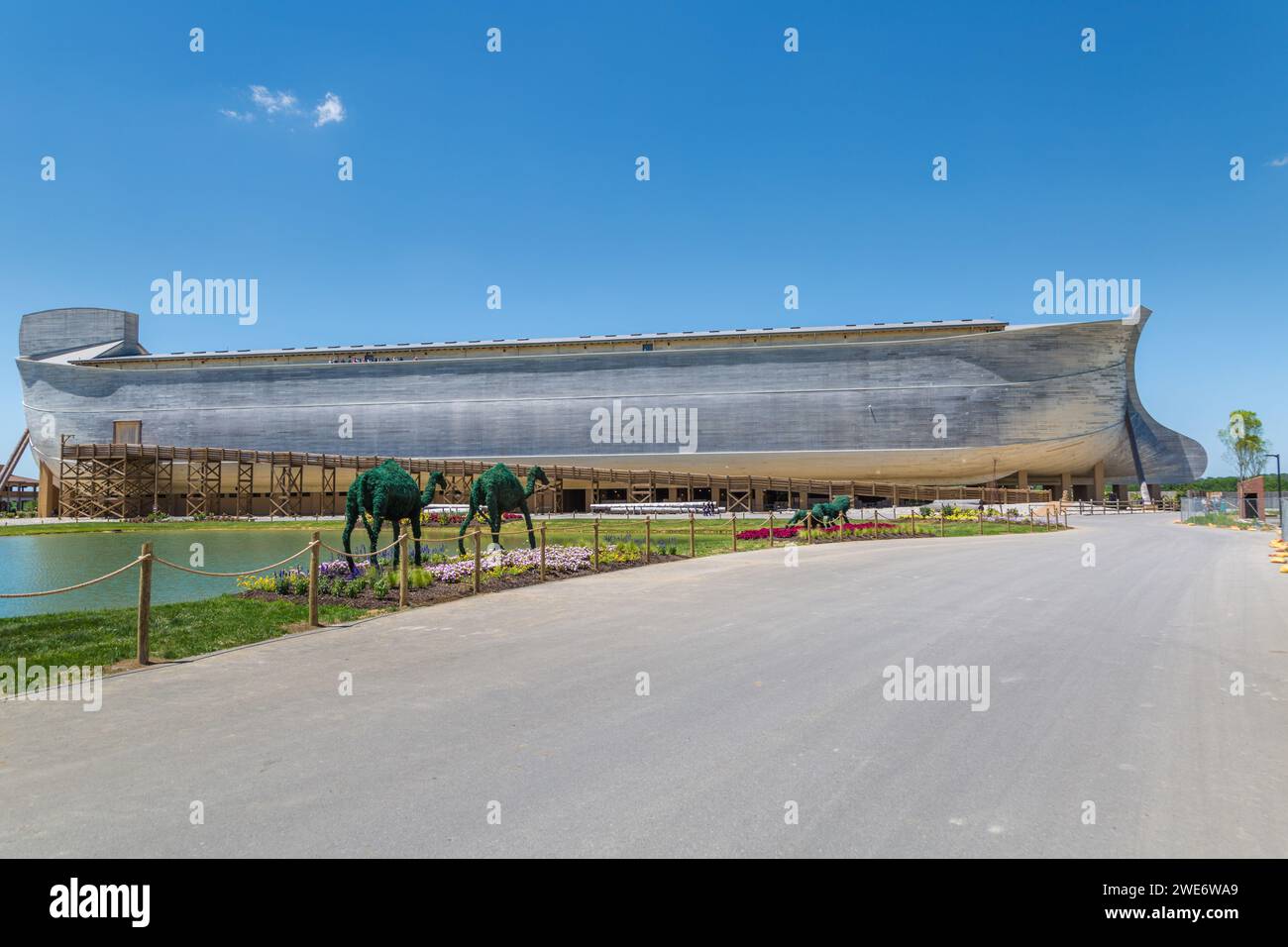 Life-size replica of Noah's Ark at the Ark Encounter historically ...