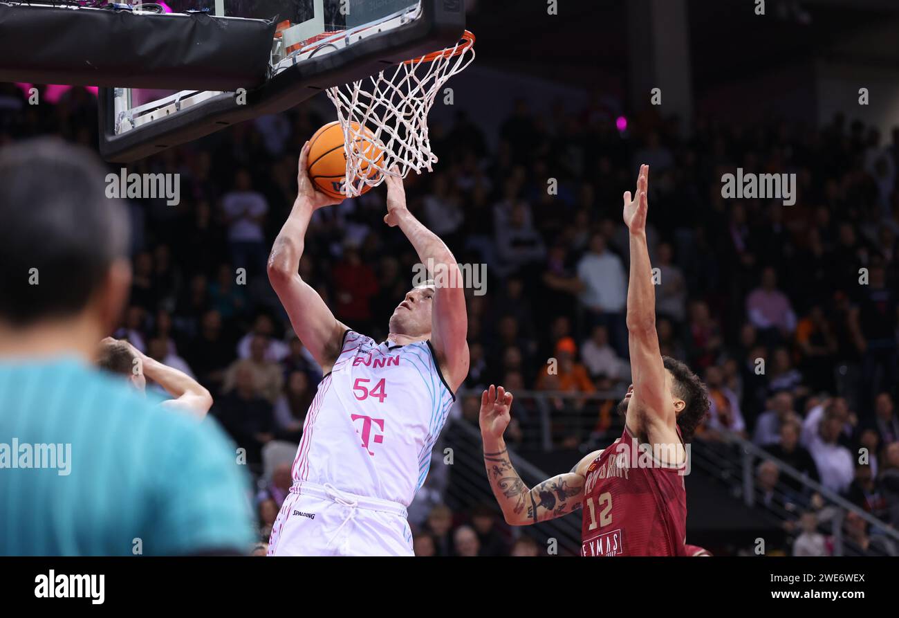 Bonn, Deutschland. 23rd Jan, 2024. Thomas Kennedy (Bonn), Jonah ...