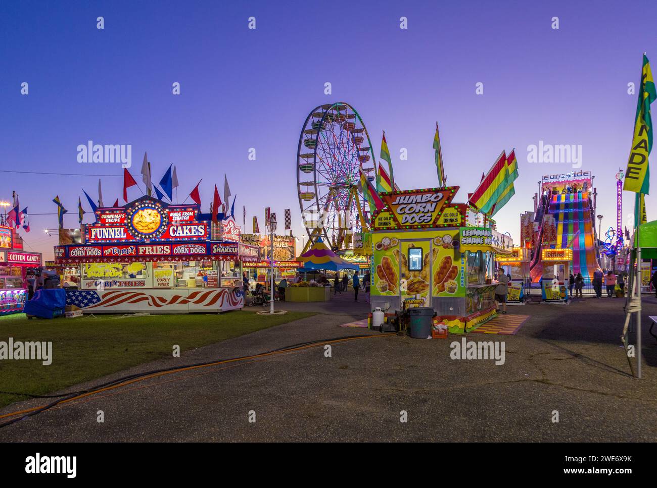 Carnival vendor midway hi-res stock photography and images - Alamy
