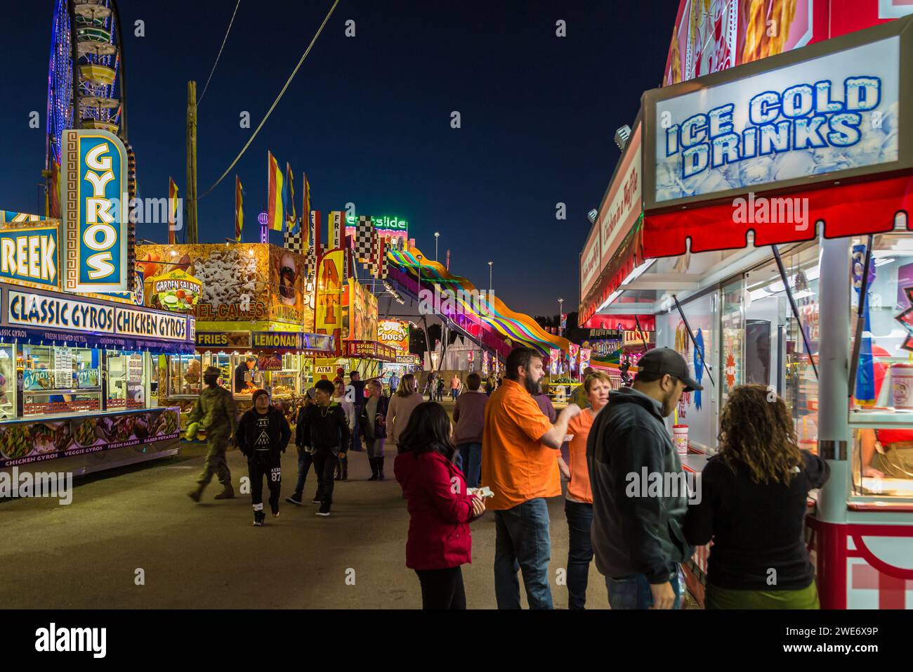 Carnival vendor midway hi-res stock photography and images - Alamy