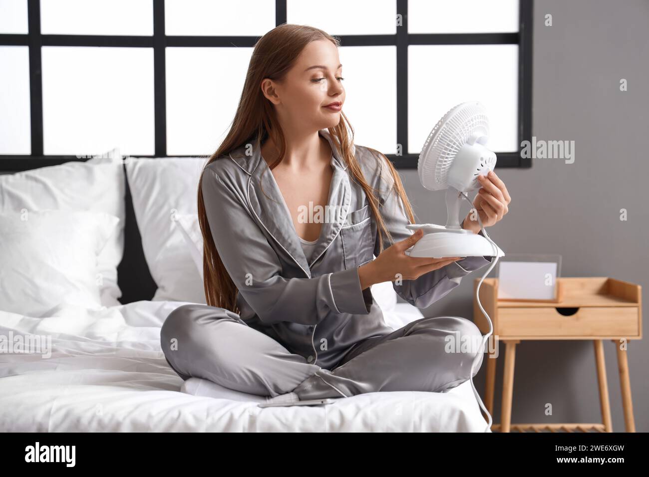 Woman electric fan bed hi-res stock photography and images - Alamy